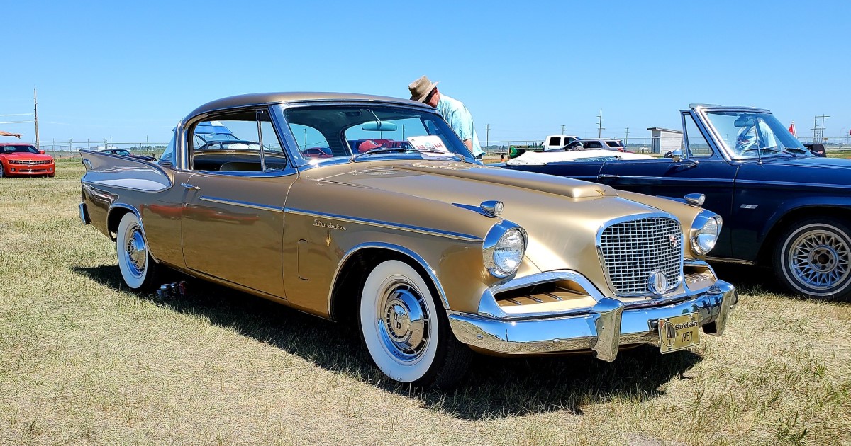 Studebaker Golden Hawk - The Perfect Combination of Power and Aesthetics